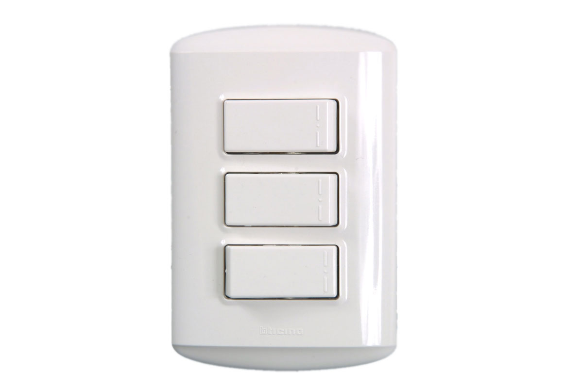 Interruptor Triple – Ludepa – Tu ferreteria en Manta y Duran Ecuador